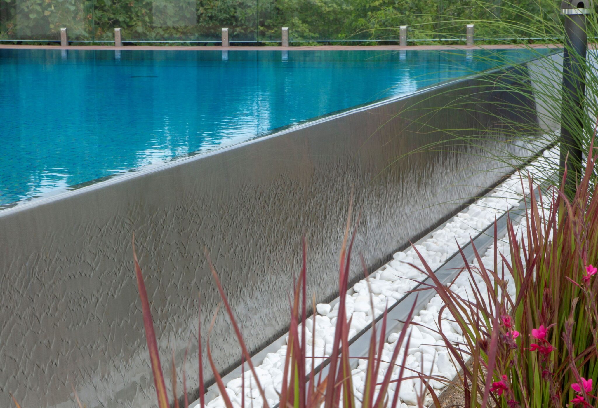 Trends in infinity pool design: architecture, materials and ...